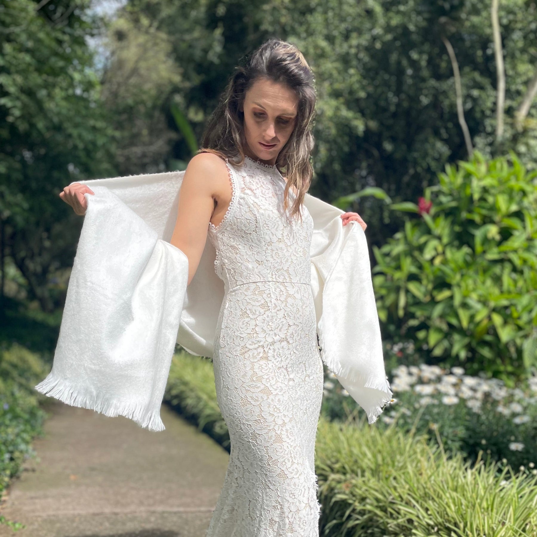 Elegant Luxury White Bridal Alpaca Wool Shawl – Fancy Alpaca